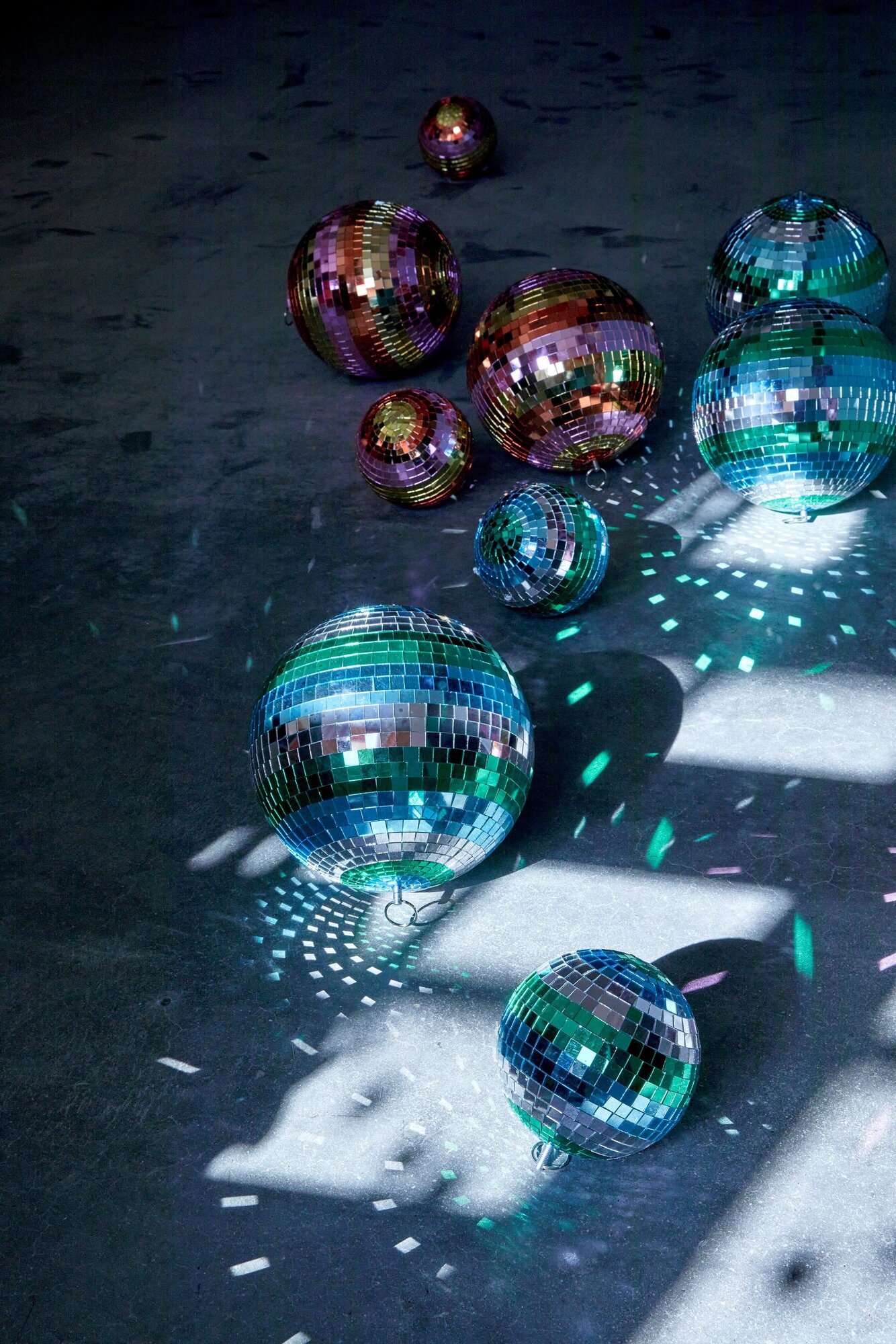 Diskokugel mit Streifen von RICE günstig bestellen | SKANDEKO